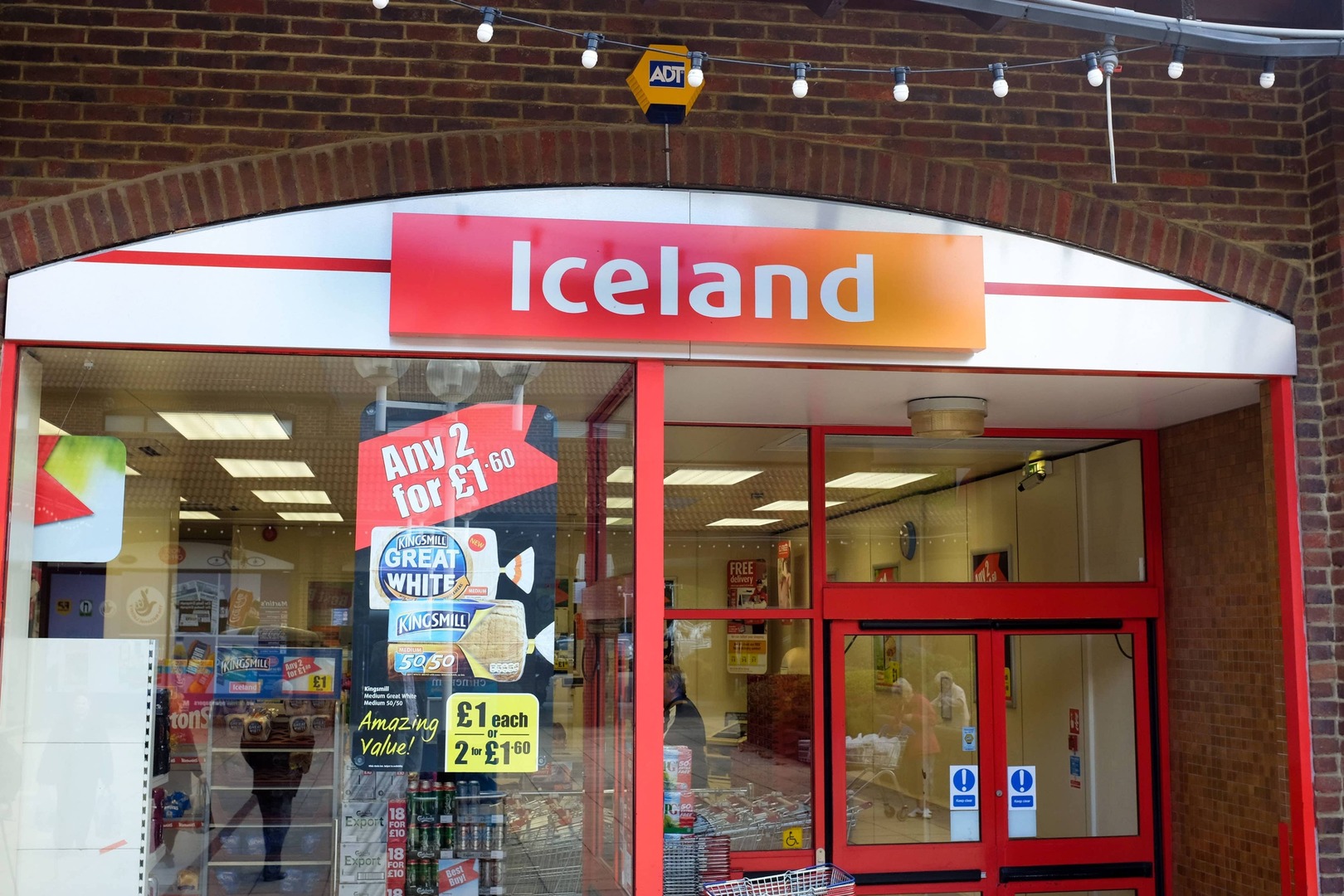 Shop security guards should carry truncheons to tackle crime, Iceland ...