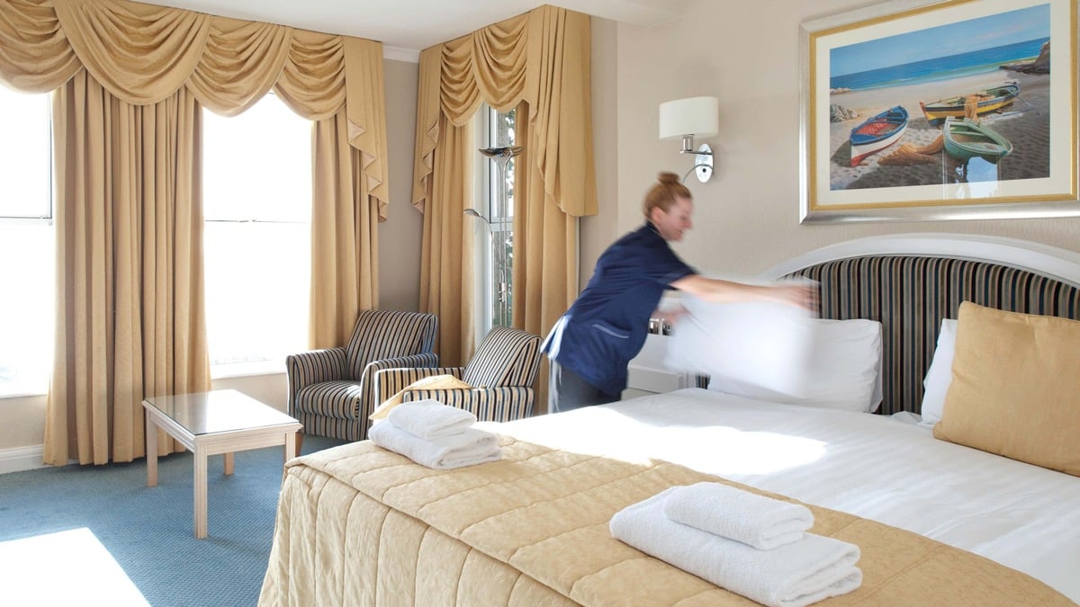 UK firms in ‘critical distress’ jump a third as costs surge | Belfast ...