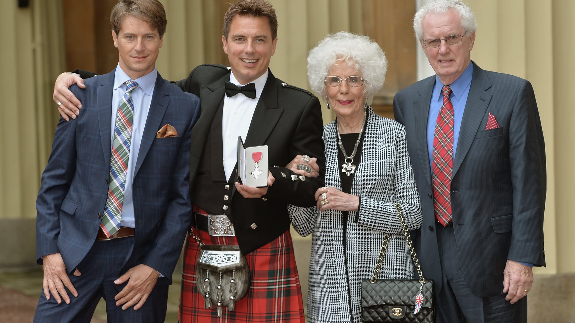 John Barrowman says ‘heart is shattered’ after death of mother ...
