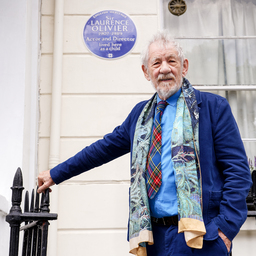 Ian McKellen hails ‘legendary’ Laurence Olivier as blue plaque unveiled ...