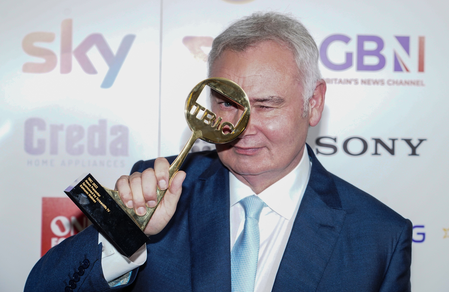 GB News presenter Eamonn Holmes recovering in hospital after stroke ...