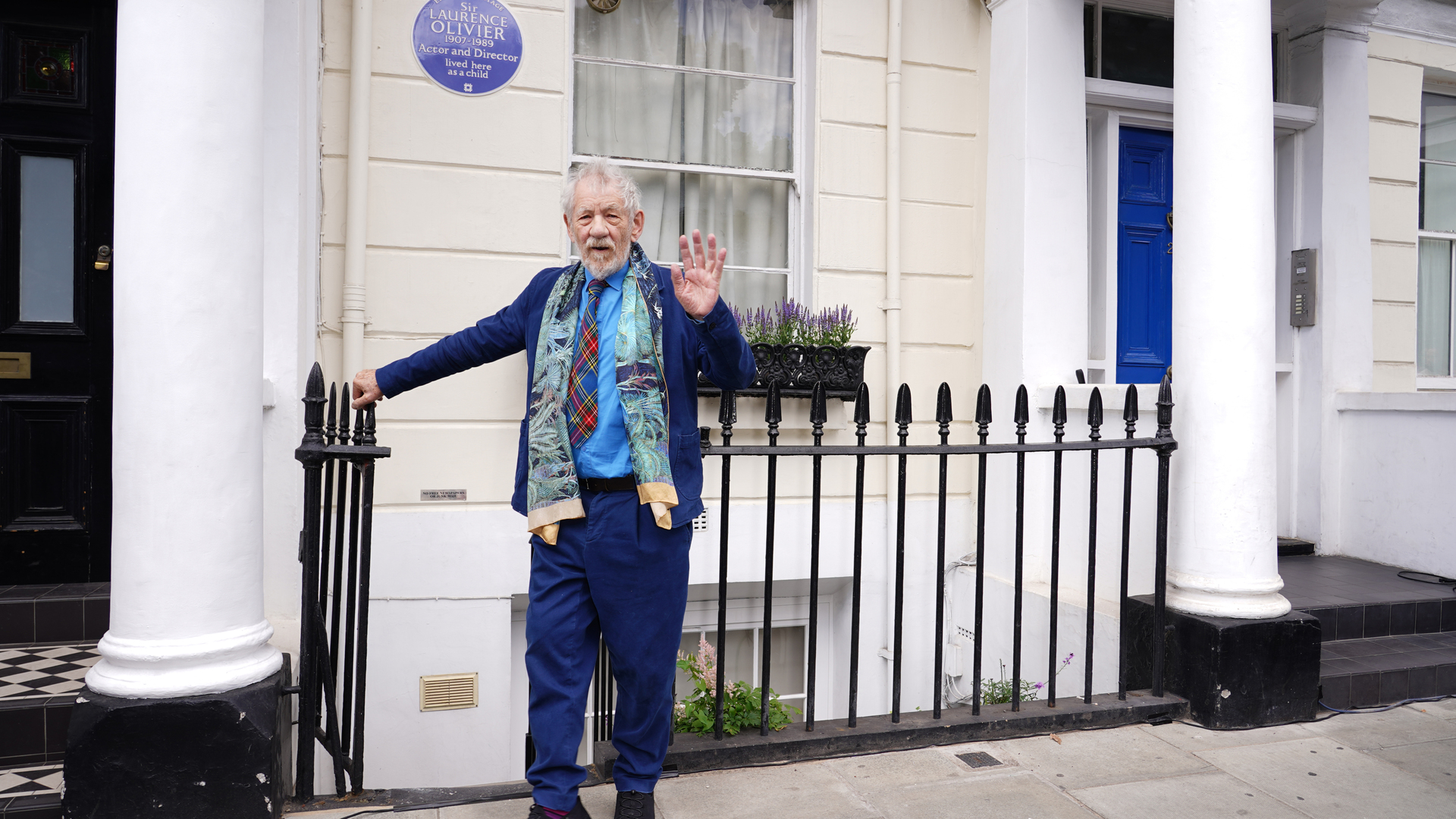 Ian McKellen hails ‘legendary’ Laurence Olivier as blue plaque unveiled ...