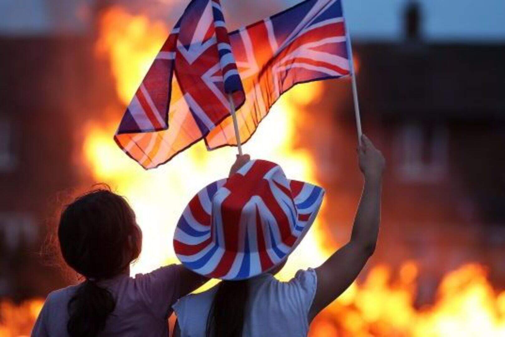 Gerry Adams effigy hangs from loyalist Ballycraigy bonfire in Antrim ...