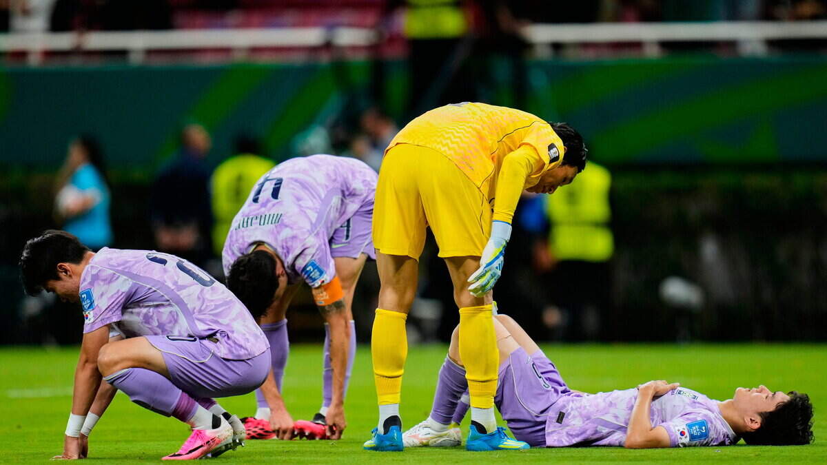 Mexico first team to reach World Cup knockout stage after beating South ...