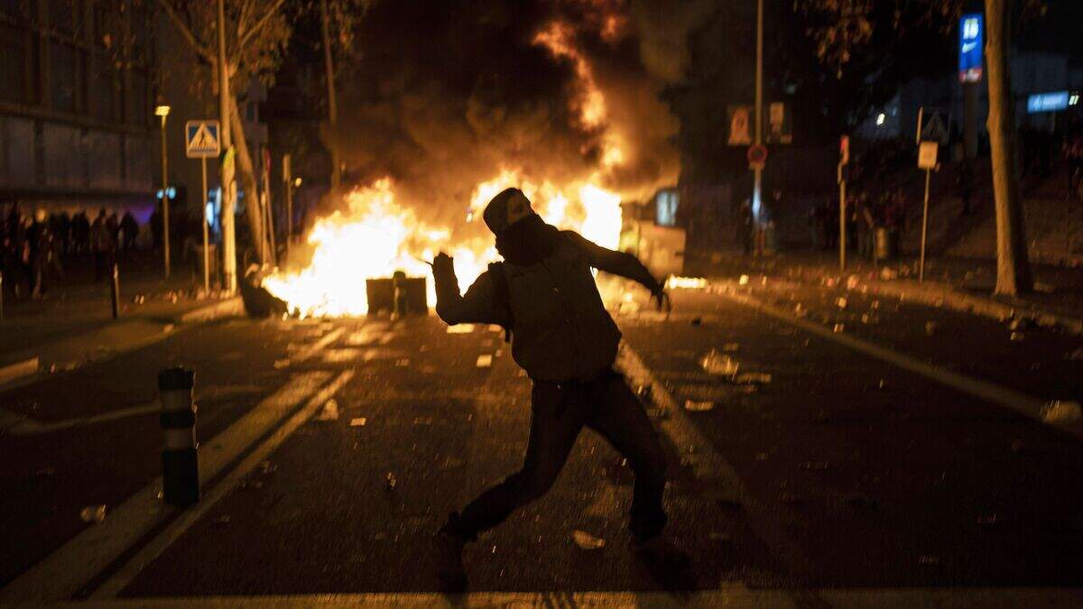 Police and protesters clash outside Barcelona vs Real Madrid football ...