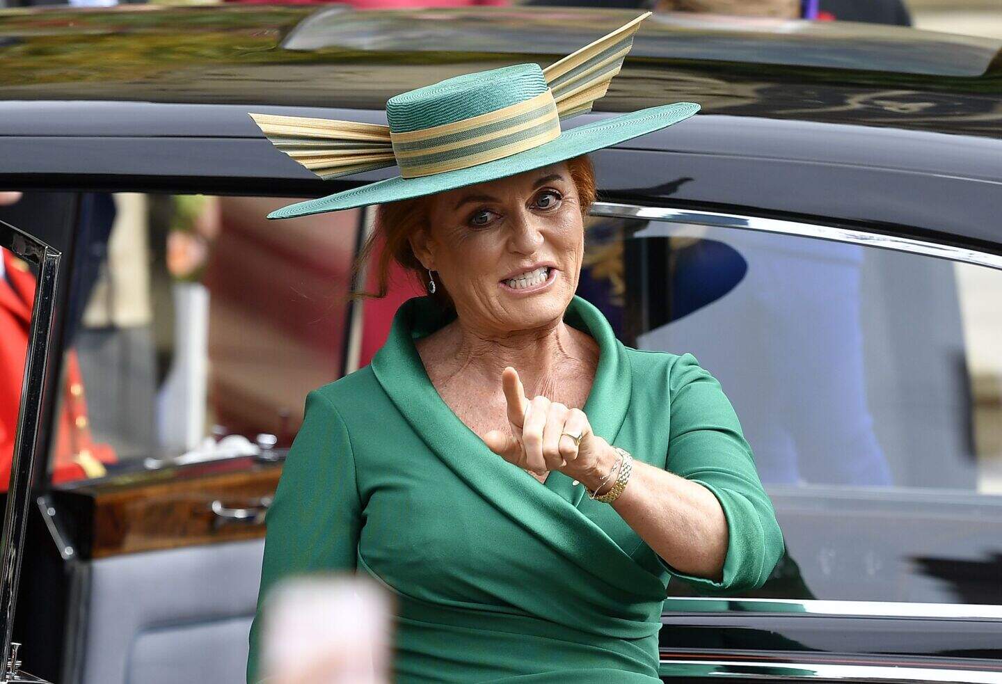 Royal aides face a barrage of problems in bid to find Harry and Meghan ...