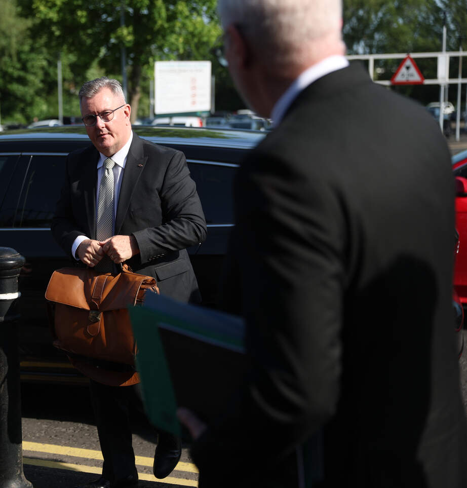 Jeffrey Donaldson trial: Former DUP leader arrives at court as sexual ...