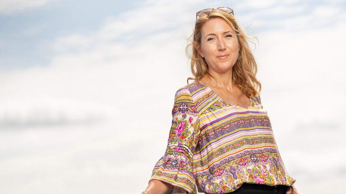Writer Lisa Jewell shares what she learned from growing up in a less ...