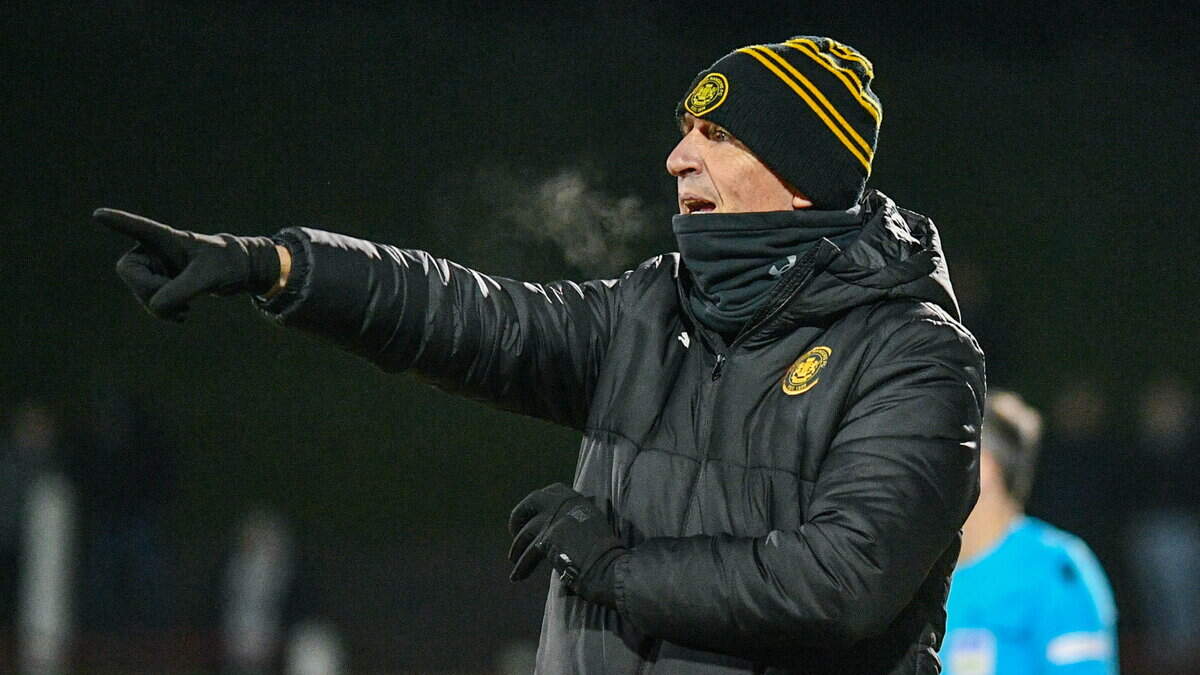 Carrick boss Stephen Baxter reveals he gave side a half-time dressing ...