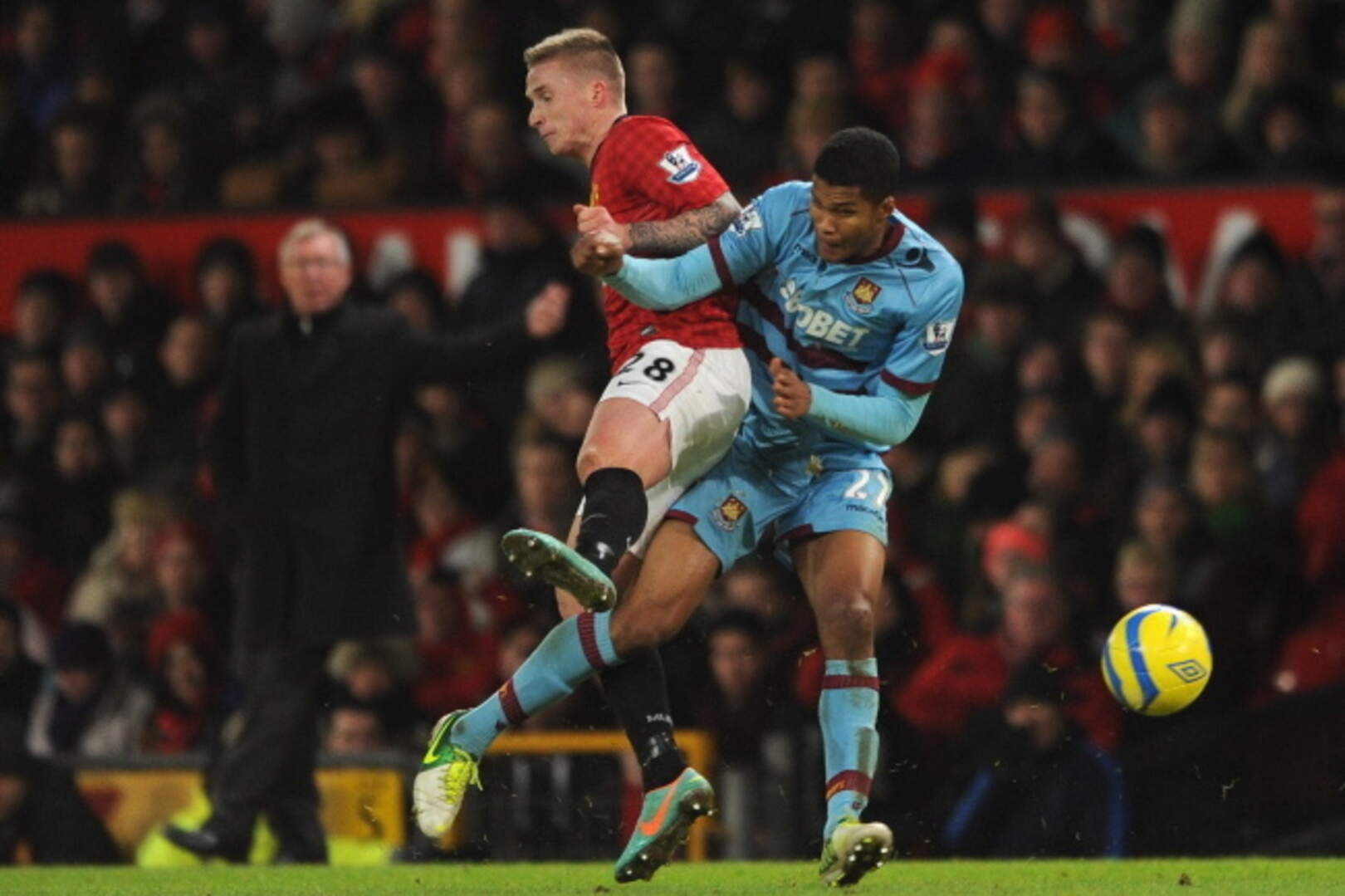 Sir Alex Ferguson praises Ryan Giggs after Wayne Rooney's hit-and-miss ...
