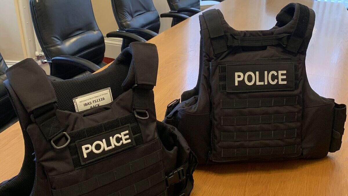 Police chief Byrne shows off officers' new light weight body armour ...