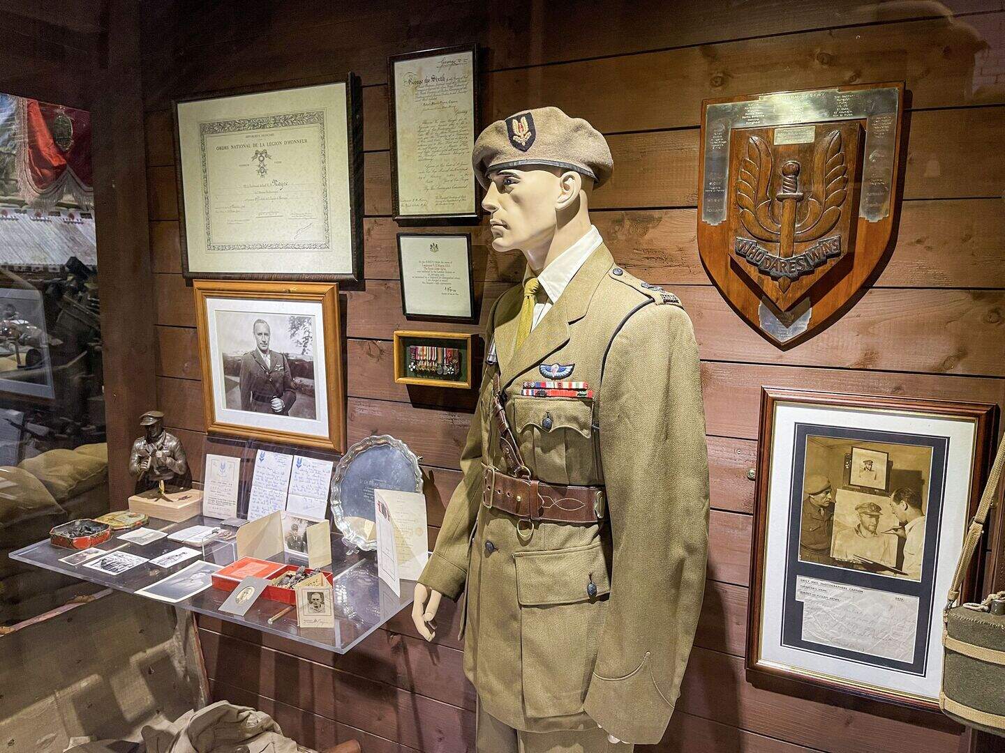 Politicians talk about honouring SAS maverick’s legacy, but the door to ...