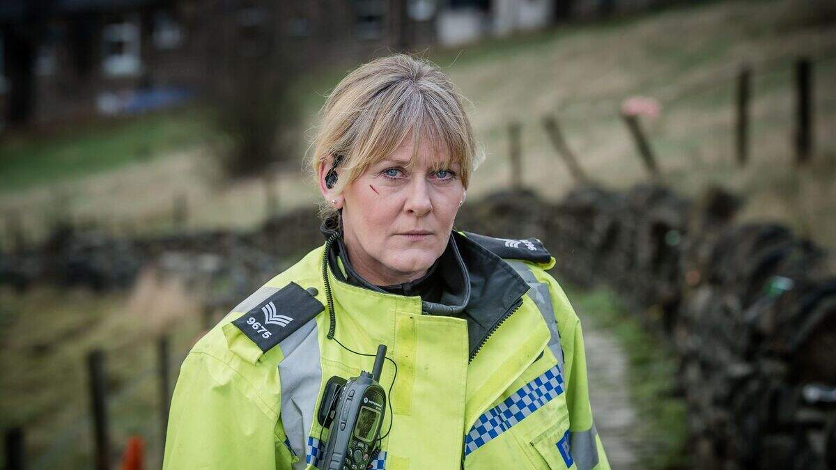 Opening scene of Happy Valley teases mystery before series three ...