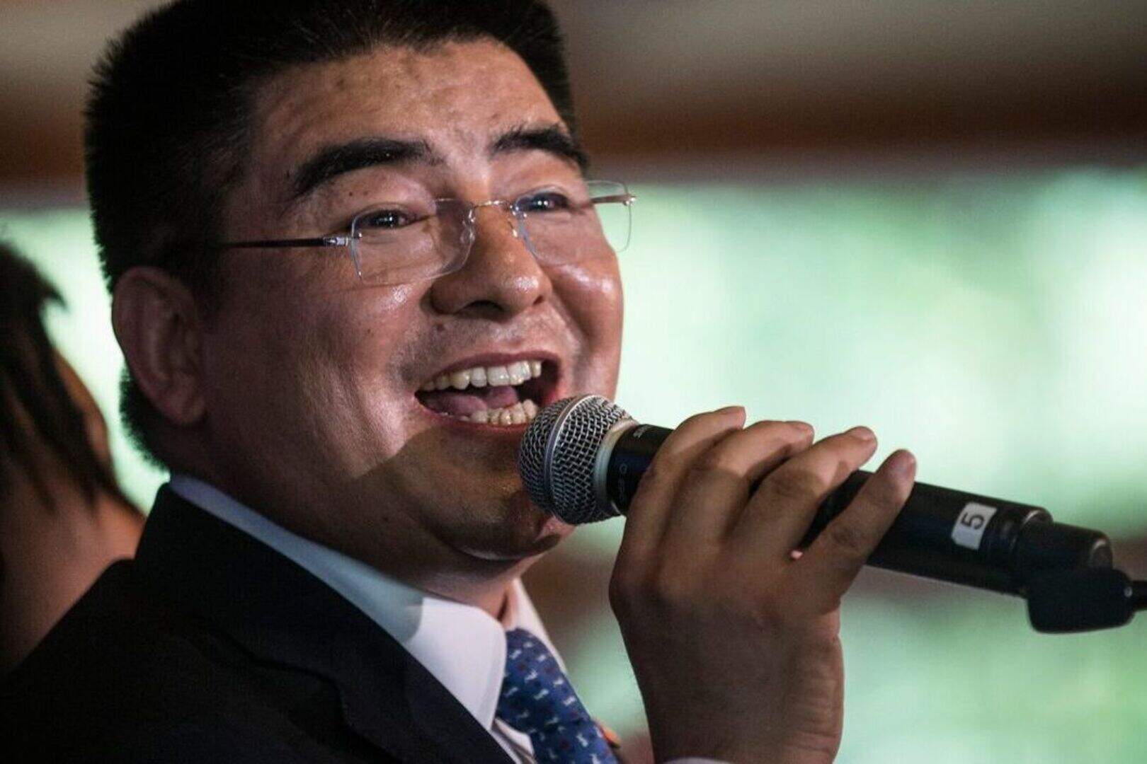 In Pictures: Chinese tycoon Chen Guangbiao takes 250 homeless men to ...