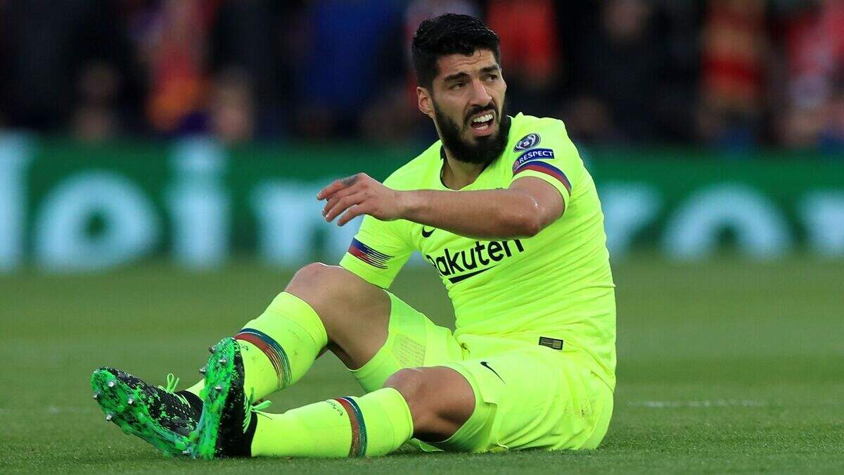 Barcelona striker Suarez undergoes knee surgery | Belfast Telegraph