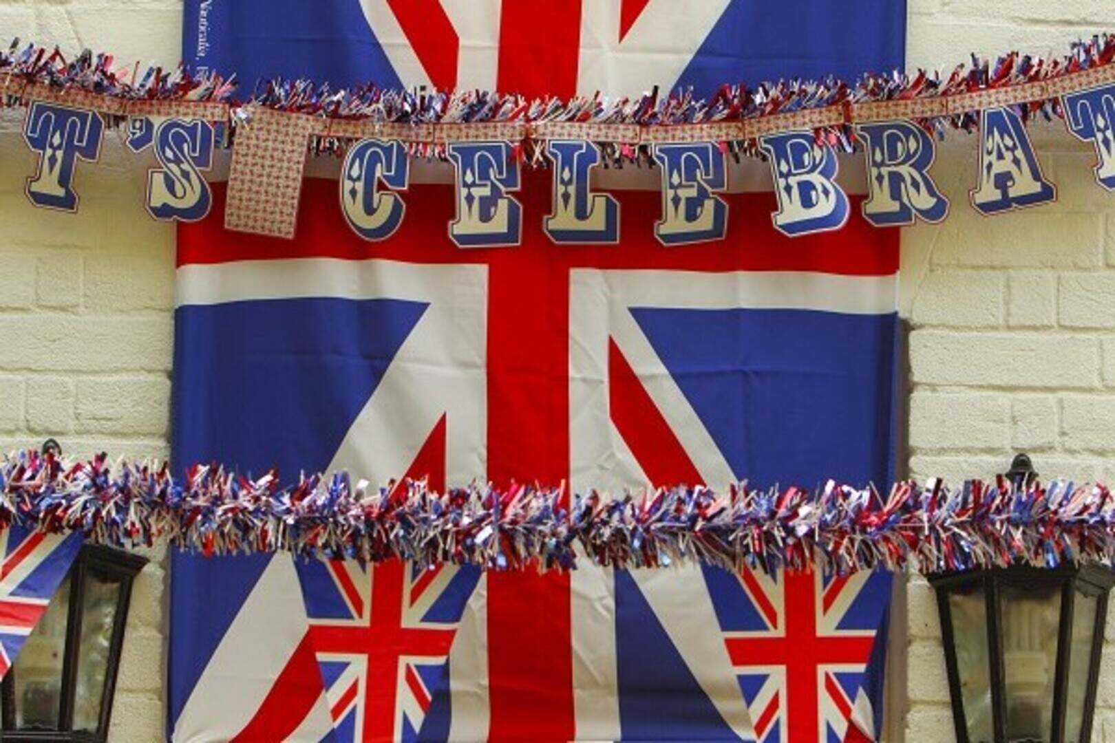 Villagers vying for bunting record | Belfast Telegraph