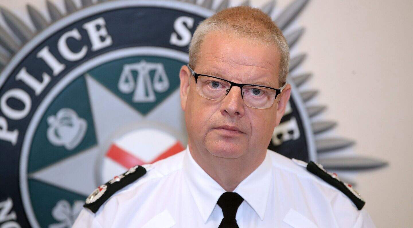 Police chief Byrne shows off officers' new light weight body armour ...