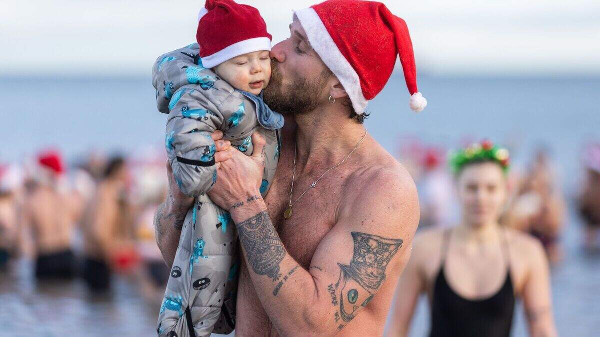 Helen’s Bay Christmas Eve dip: Record number of festive swimmers in Co ...