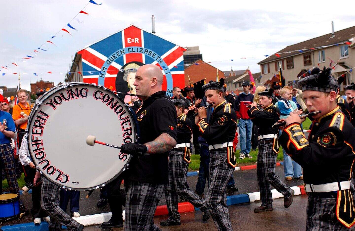 Loyalist bands with links to paramilitary parades to receive thousands ...