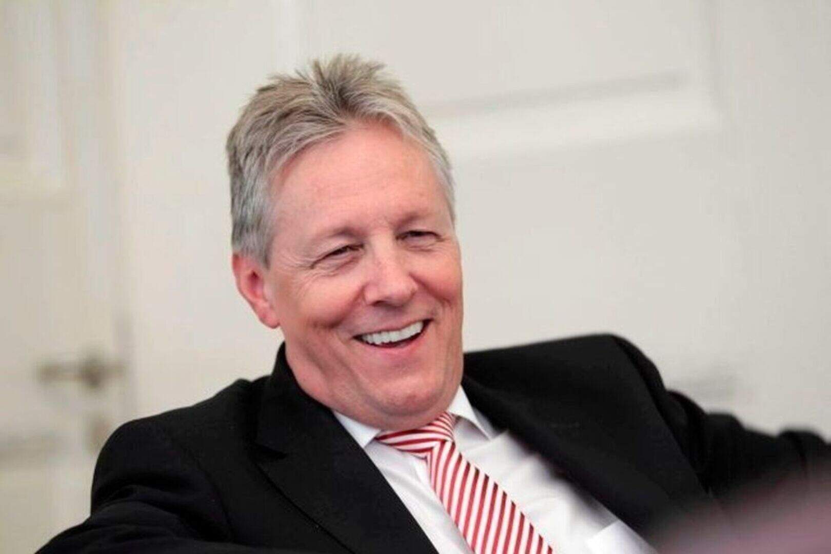 Ex-DUP leader Peter Robinson has a ‘bit of fun’ with new book on ‘witty ...