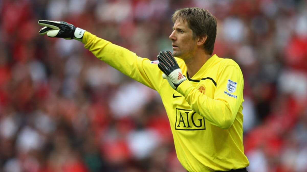 Manchester United keeper van der Sar announces retirement | Belfast ...