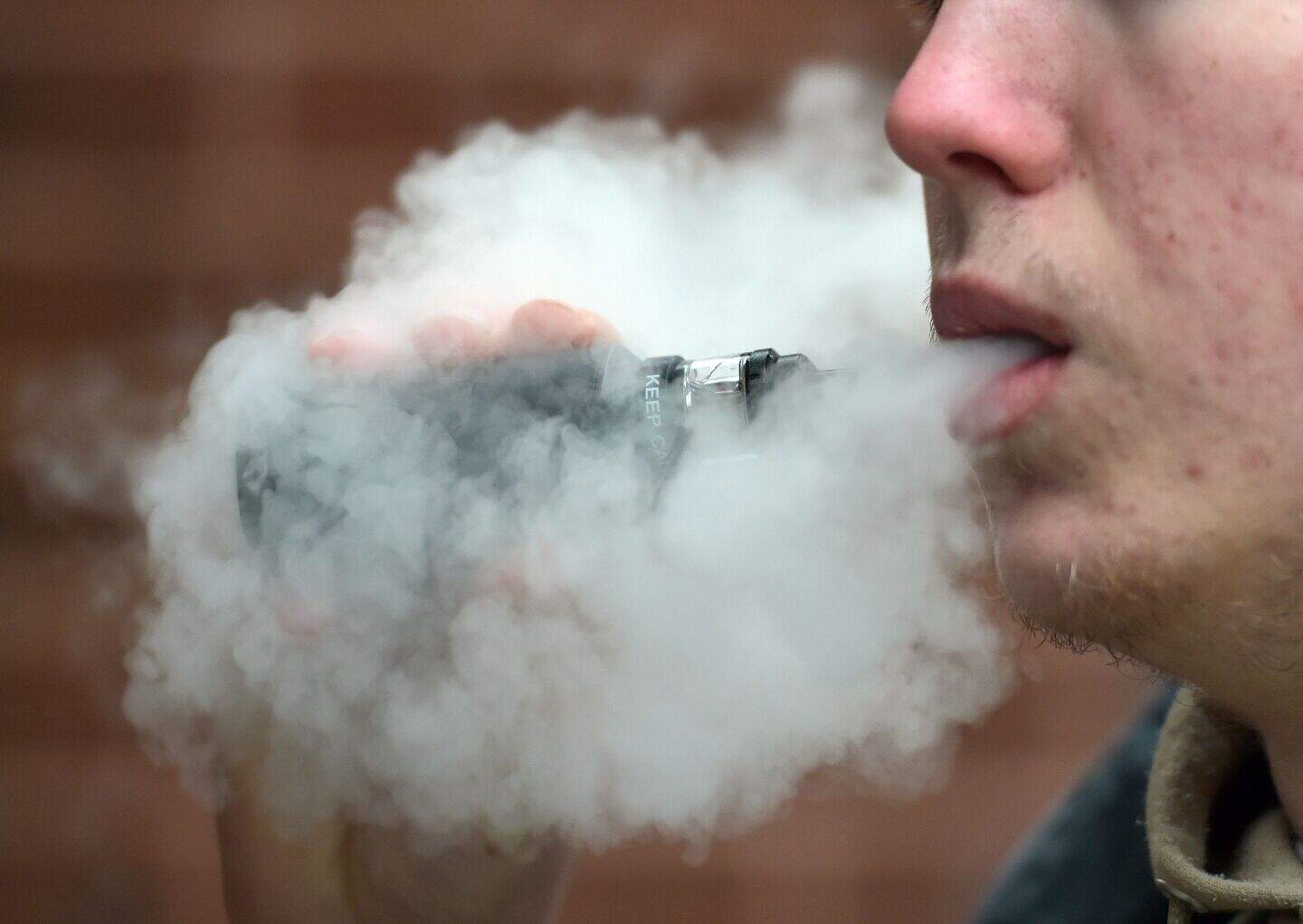New vaping survey shows over 40% of 17 and 18-year-olds currently use e ...