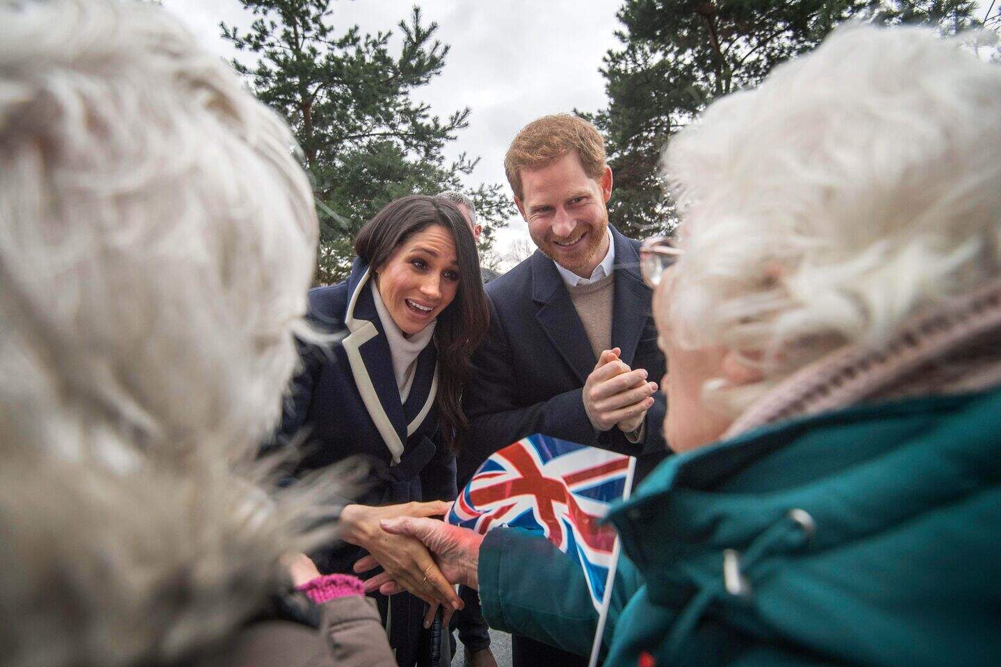 Royal aides face a barrage of problems in bid to find Harry and Meghan ...
