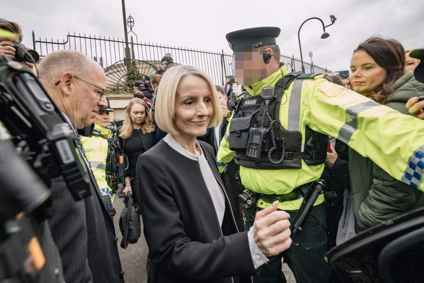 Jeffrey Donaldson: Warnings issued as PSNI probe into online comments ...