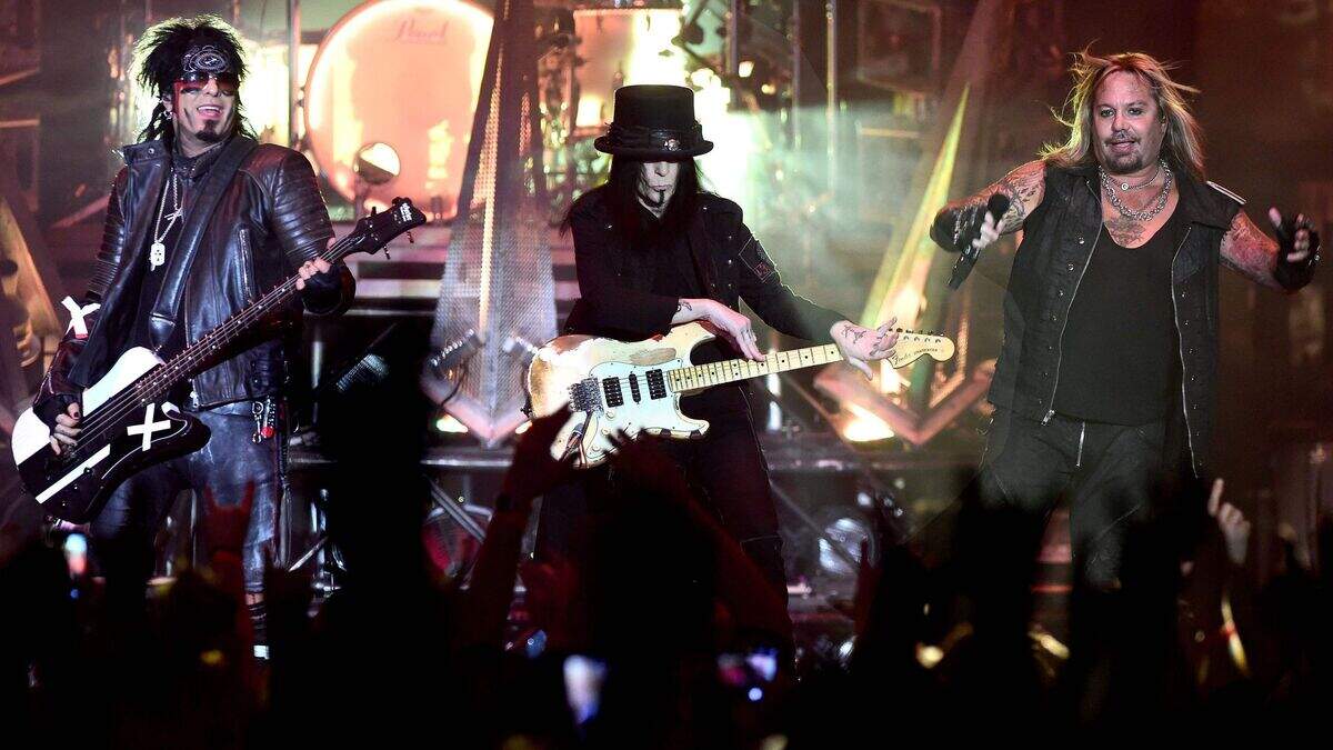 Motley Crue guitarist Mick Mars announces retirement due to health ...