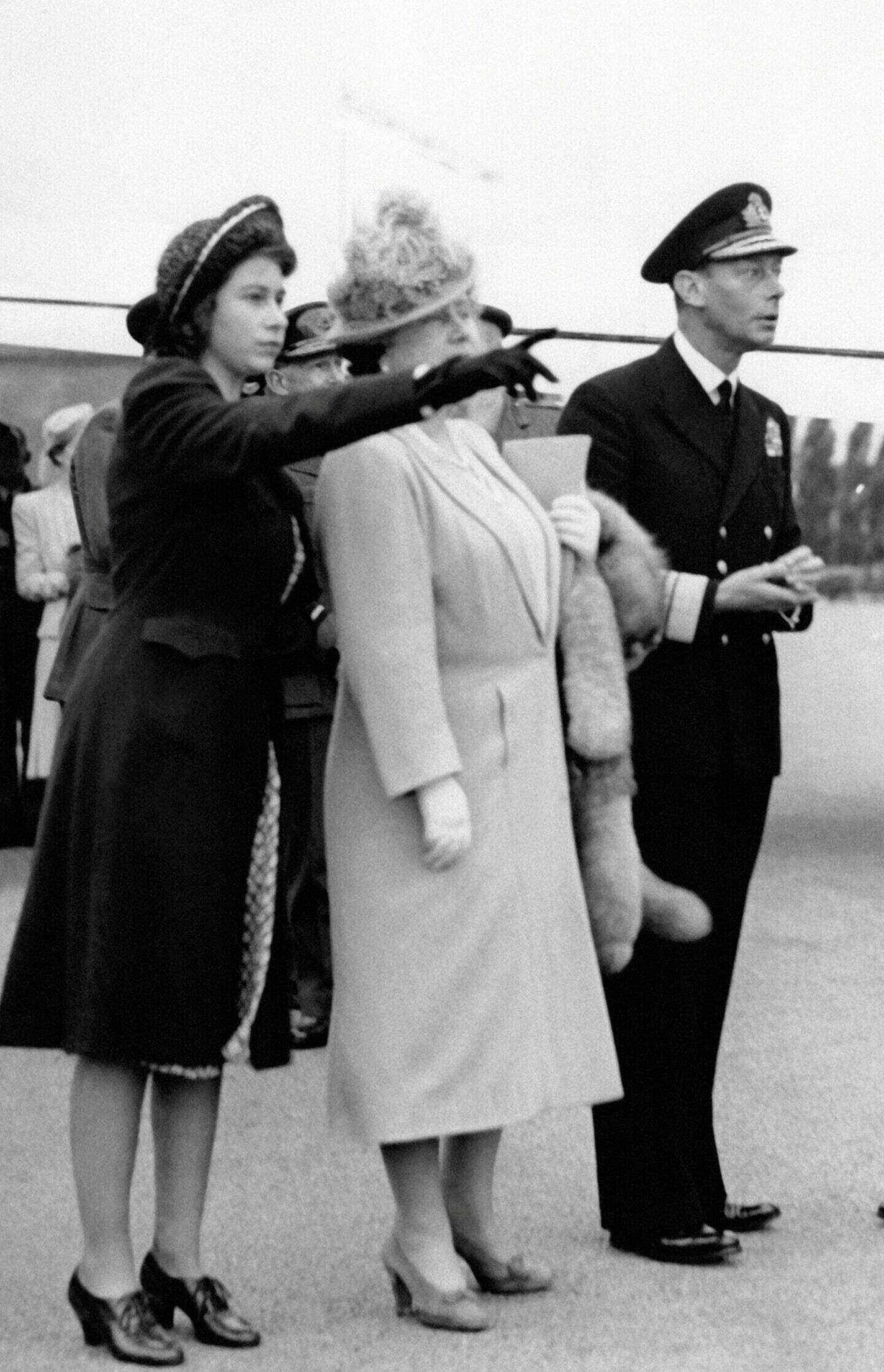Queen Elizabeth II - The Northern Ireland visits that proved ...