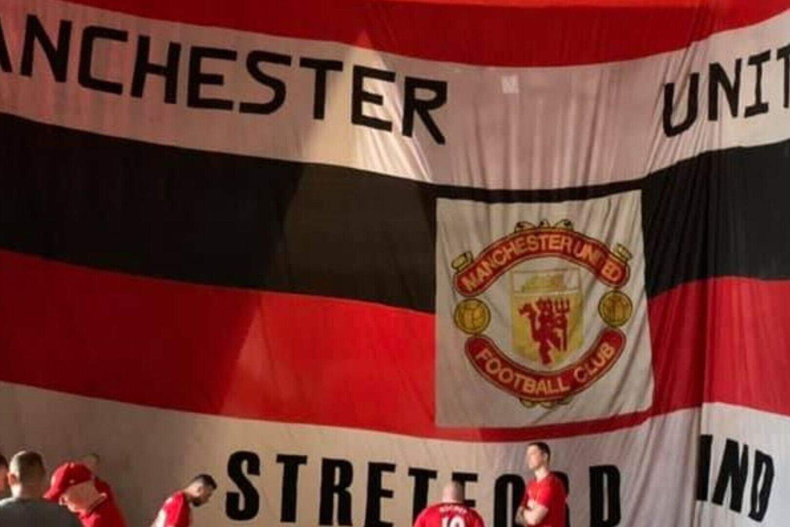 Manchester United’s Big Lily blooms on Belfast peace wall | Belfast ...