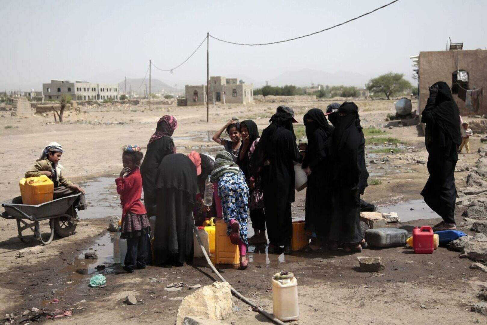 Smugglers throw 280 migrants into the sea off Yemen, says UN | Belfast ...