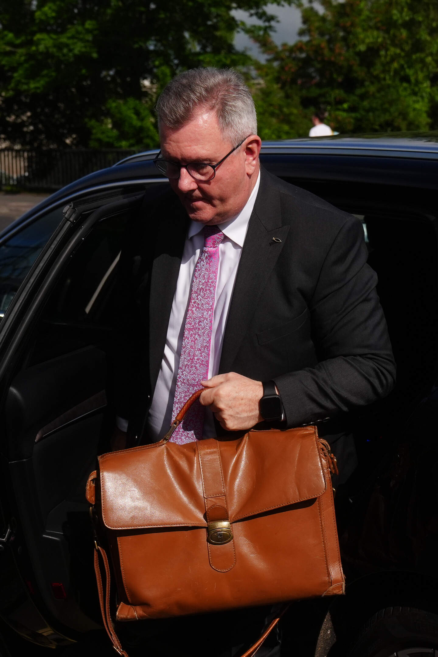 Jeffrey Donaldson trial: Former DUP leader arrives at court for closing ...