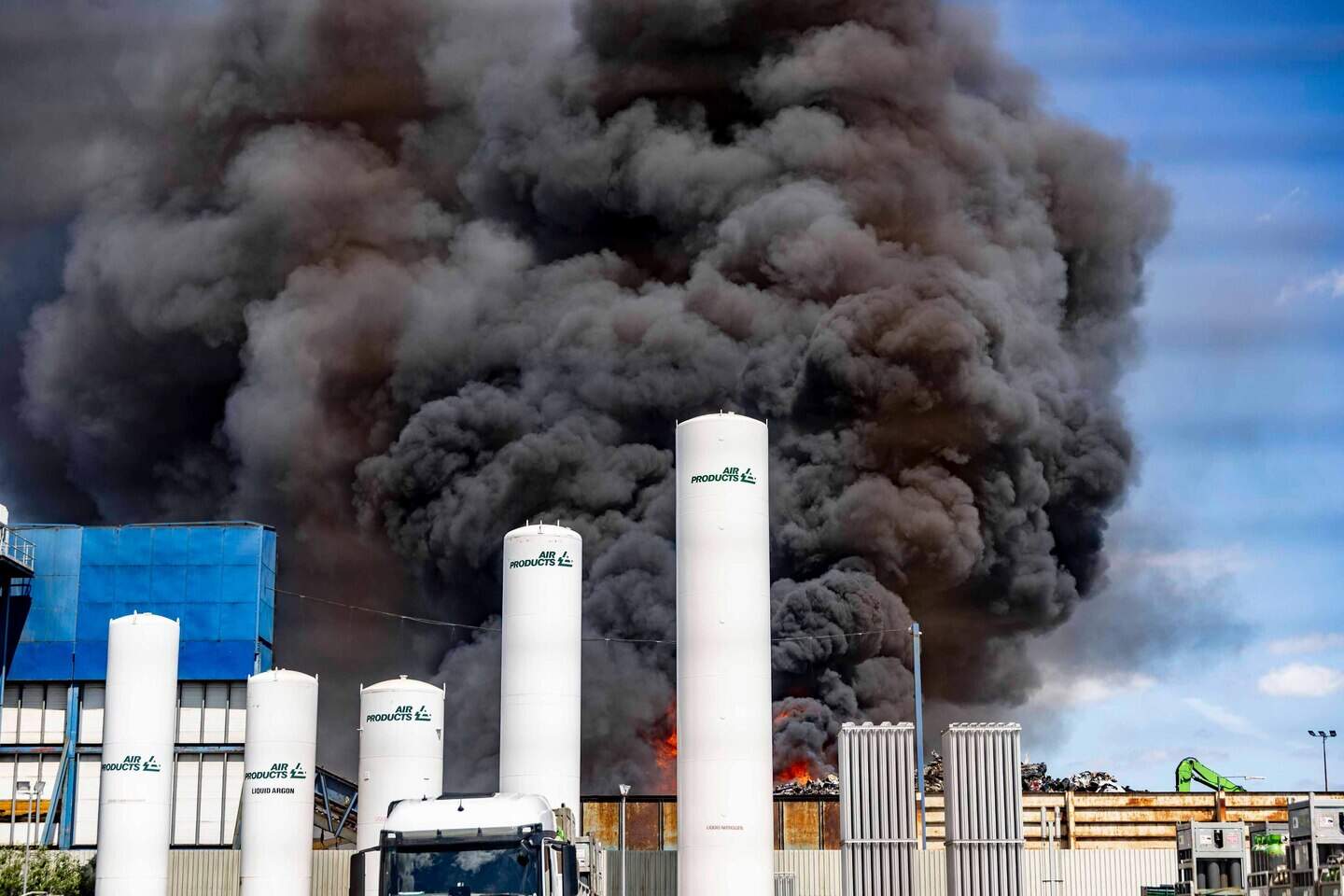 Belfast fire: Blaze in scrap metal yard in Titanic Quarter | Belfast ...