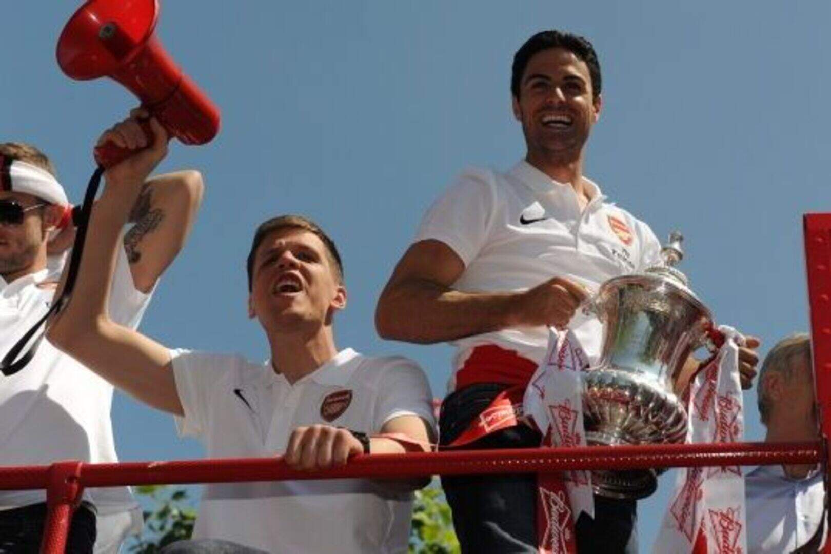 Arsenal celebrate FA Cup victory with parade through streets of London ...