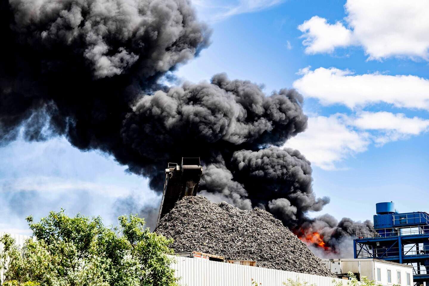 Belfast fire: Blaze in scrap metal yard in Titanic Quarter | Belfast ...