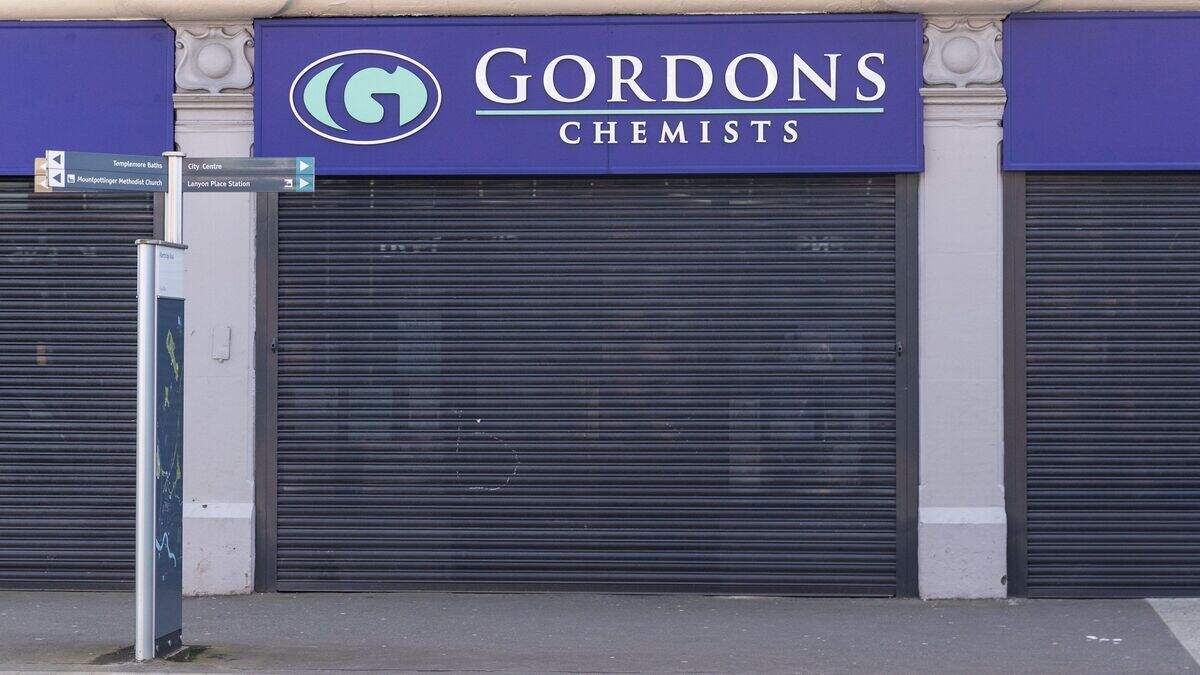 Stephen Alan Rodgers: Belfast pharmacist caught on CCTV stealing drugs ...