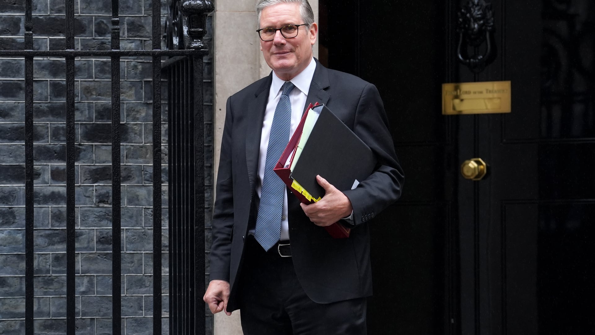 Starmer set to announce social media ban as ministers pledge screentime ...