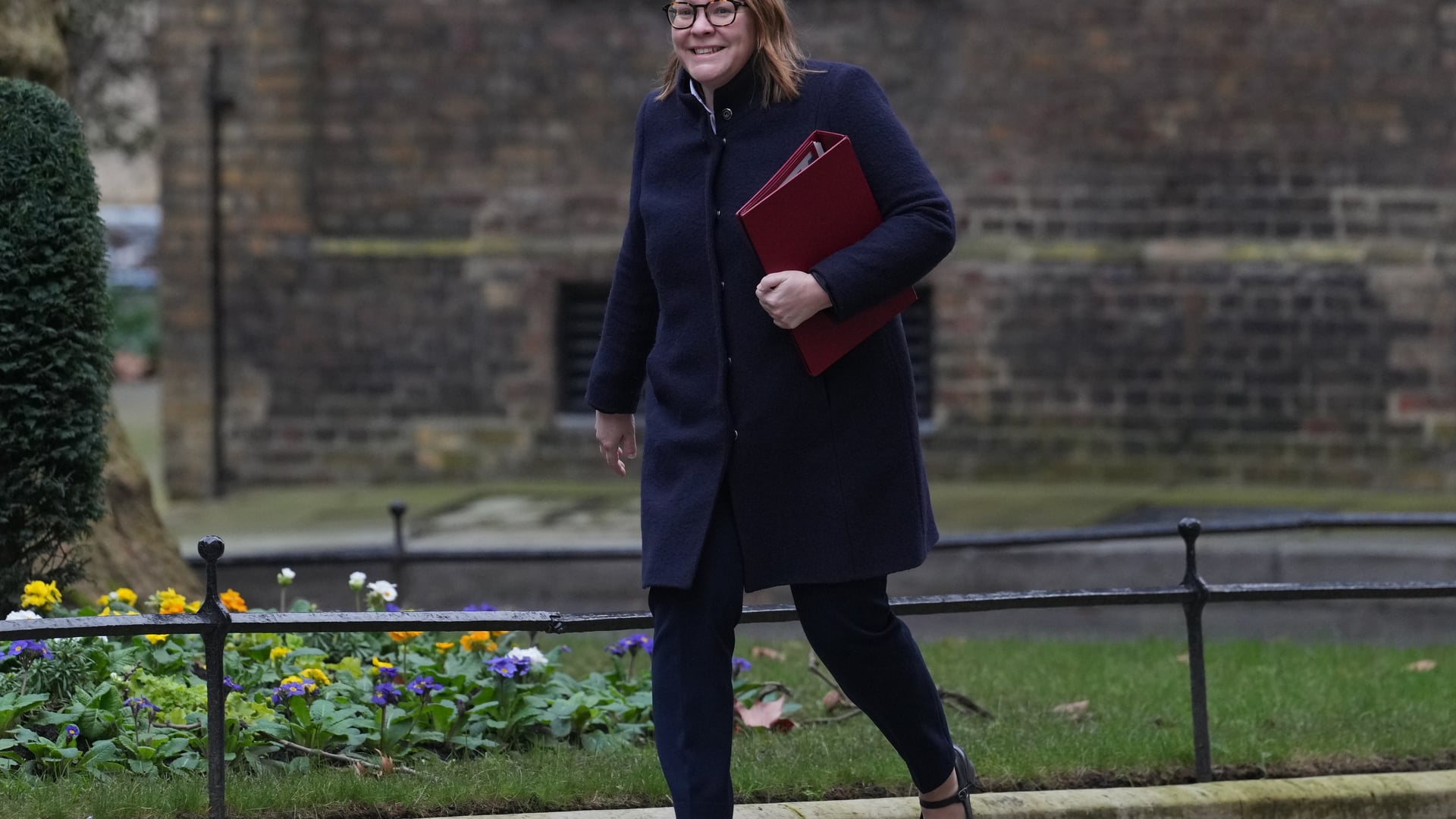 Labour reports alleged hack of Nigel Farage’s phone and bank by Russia ...