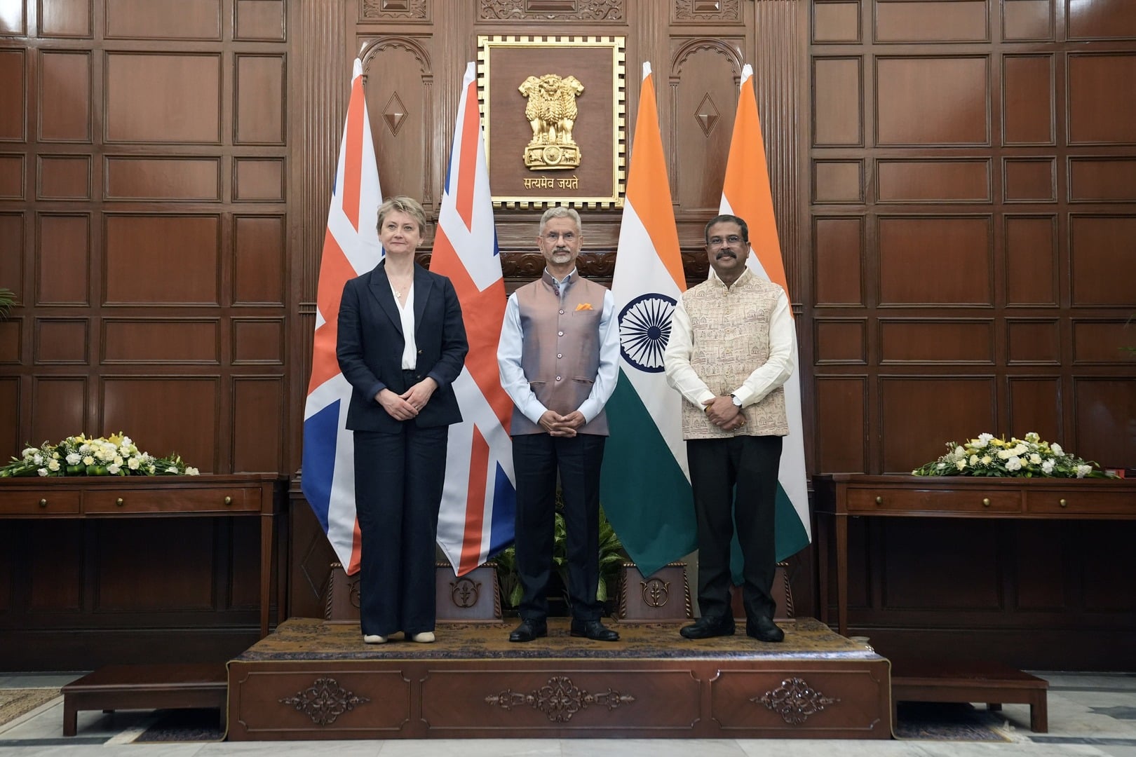 Cooper invites Indian PM Modi to Commonwealth Games during talks in ...
