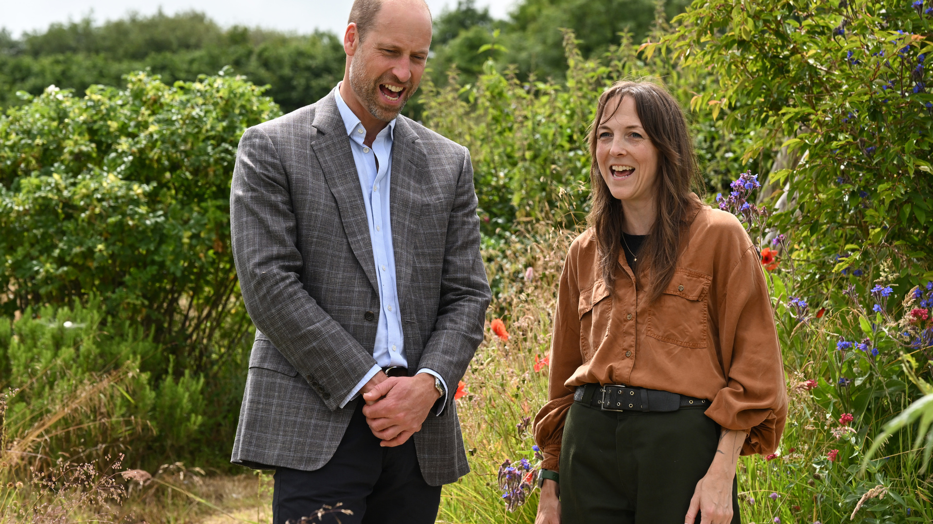 William encounters pig called Ginger Spice on farm visit in Devon ...