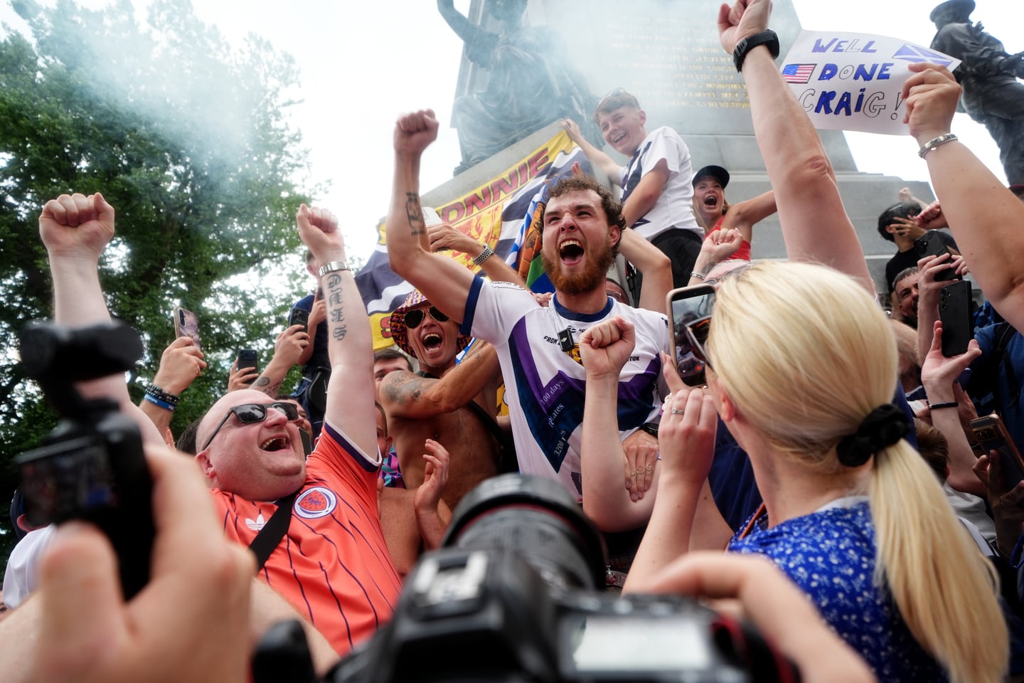 Scottish football fan cheered over finish line as he completes US trek ...