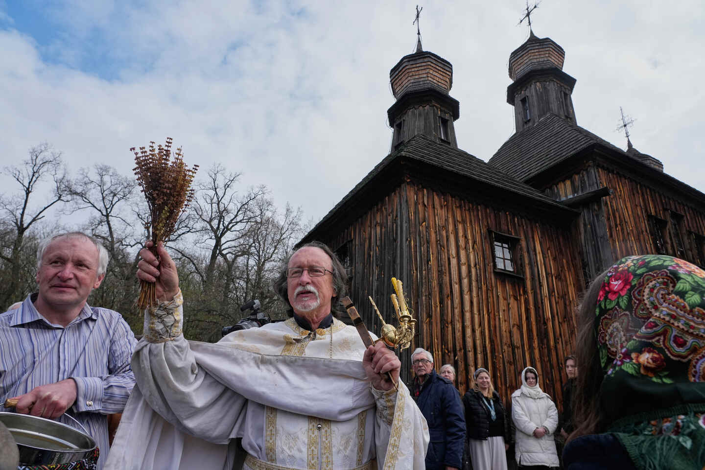 Russia and Ukraine trade blame for violating Orthodox Easter ceasefire ...