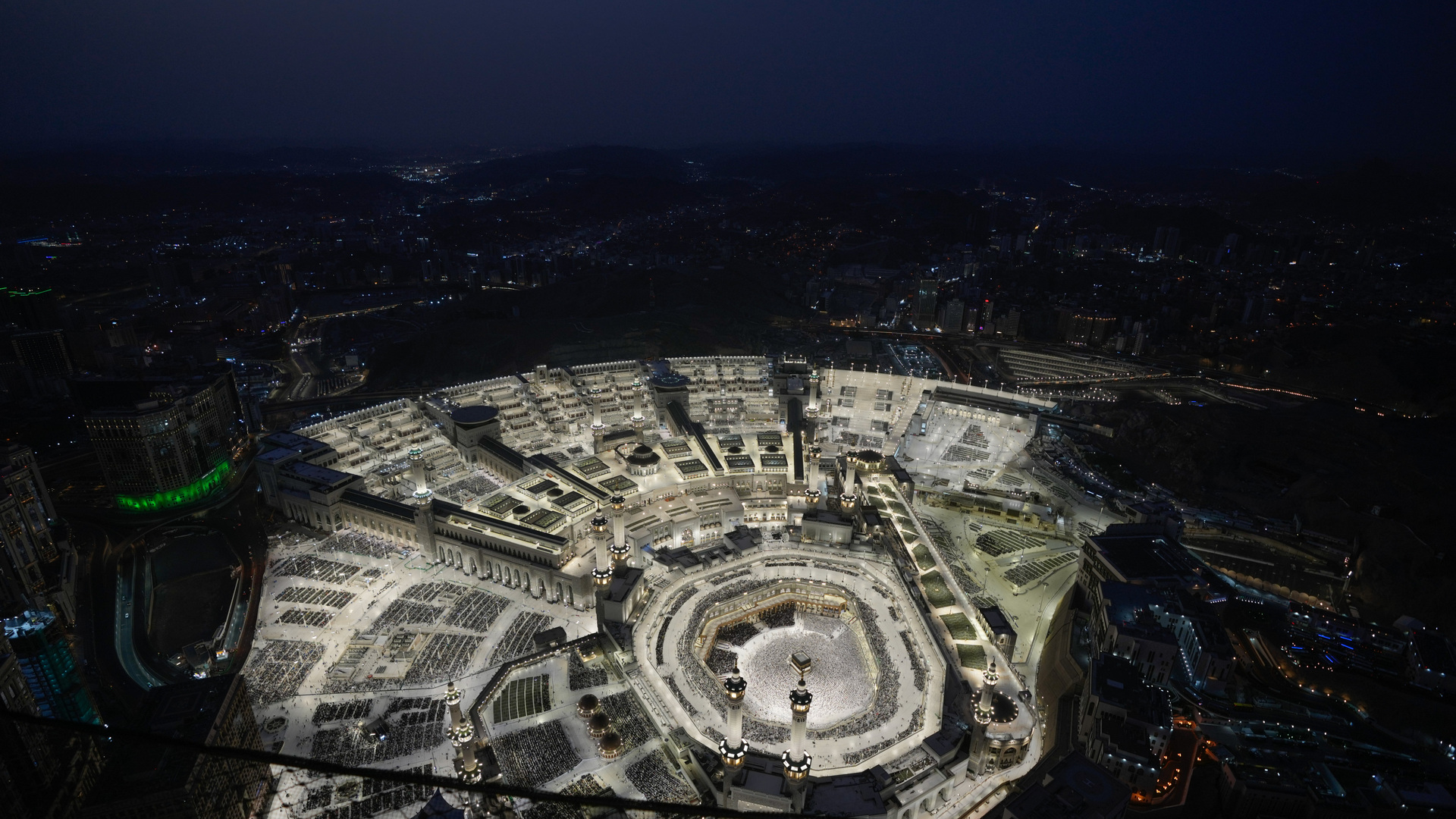 Muslims begin annual Hajj in sweltering heat against backdrop of war ...