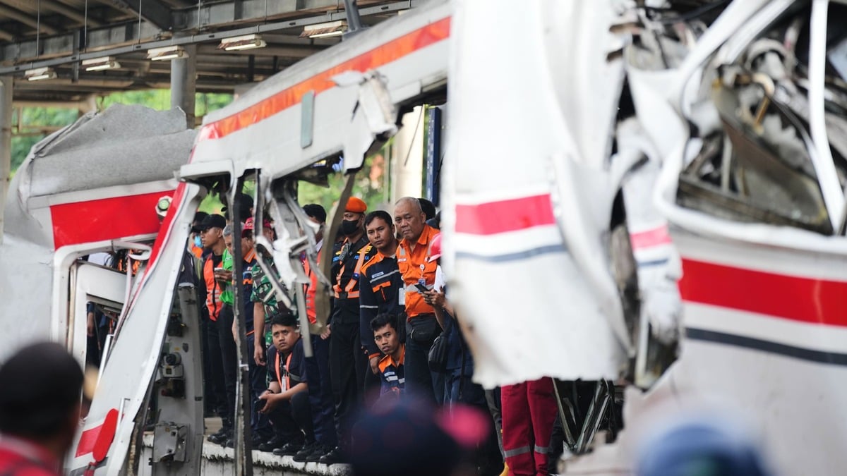 Train crash in Indonesia leaves 15 women dead | Belfast Telegraph