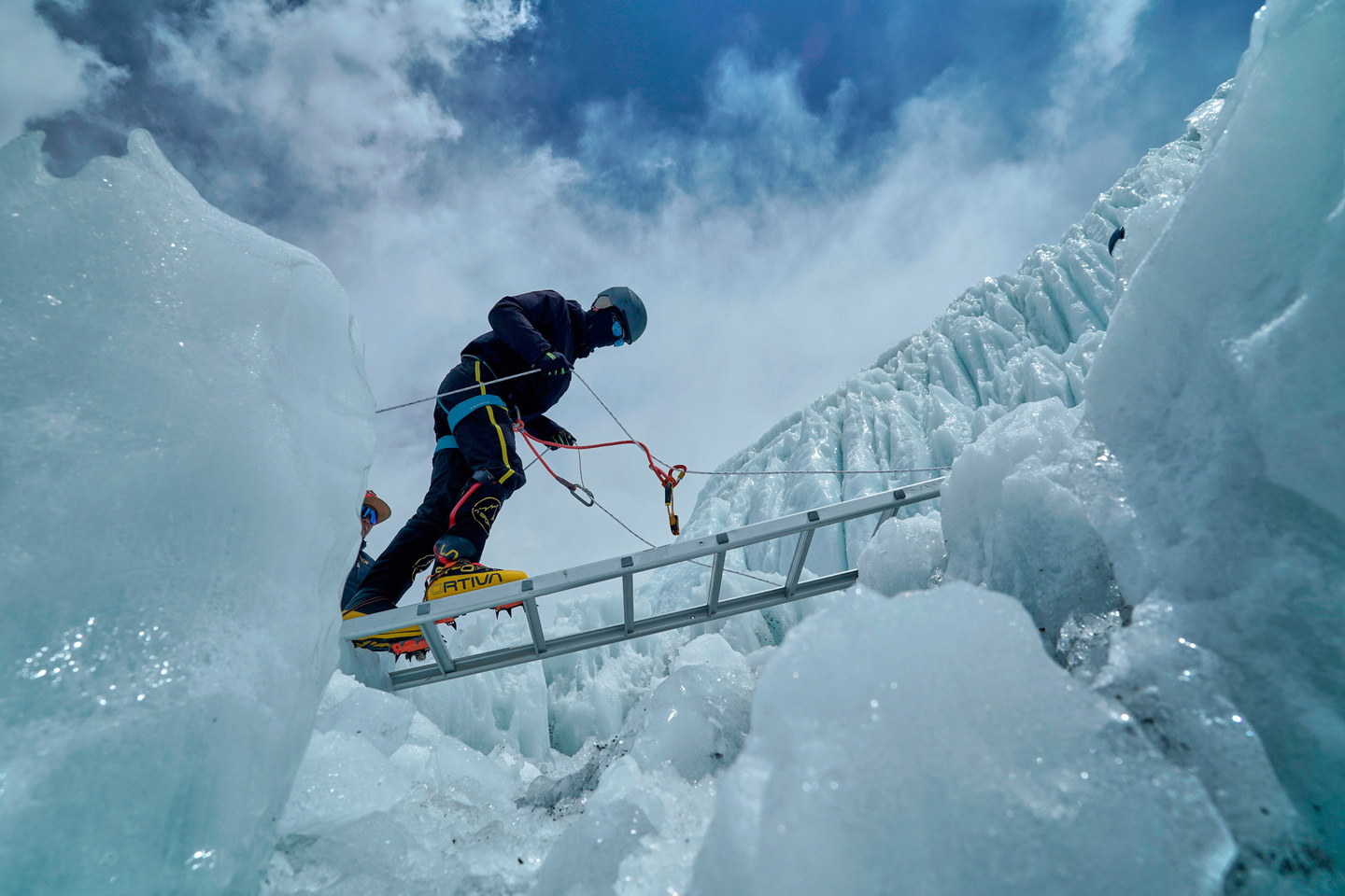 Mount Everest season opens late with climbers undeterred by huge ice ...