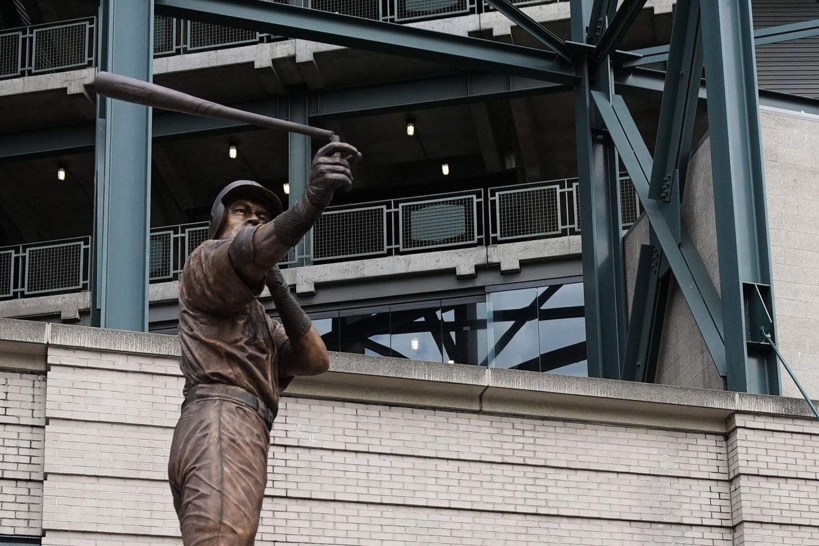 Baseball star’s statue unveiled – with broken bat | Belfast Telegraph