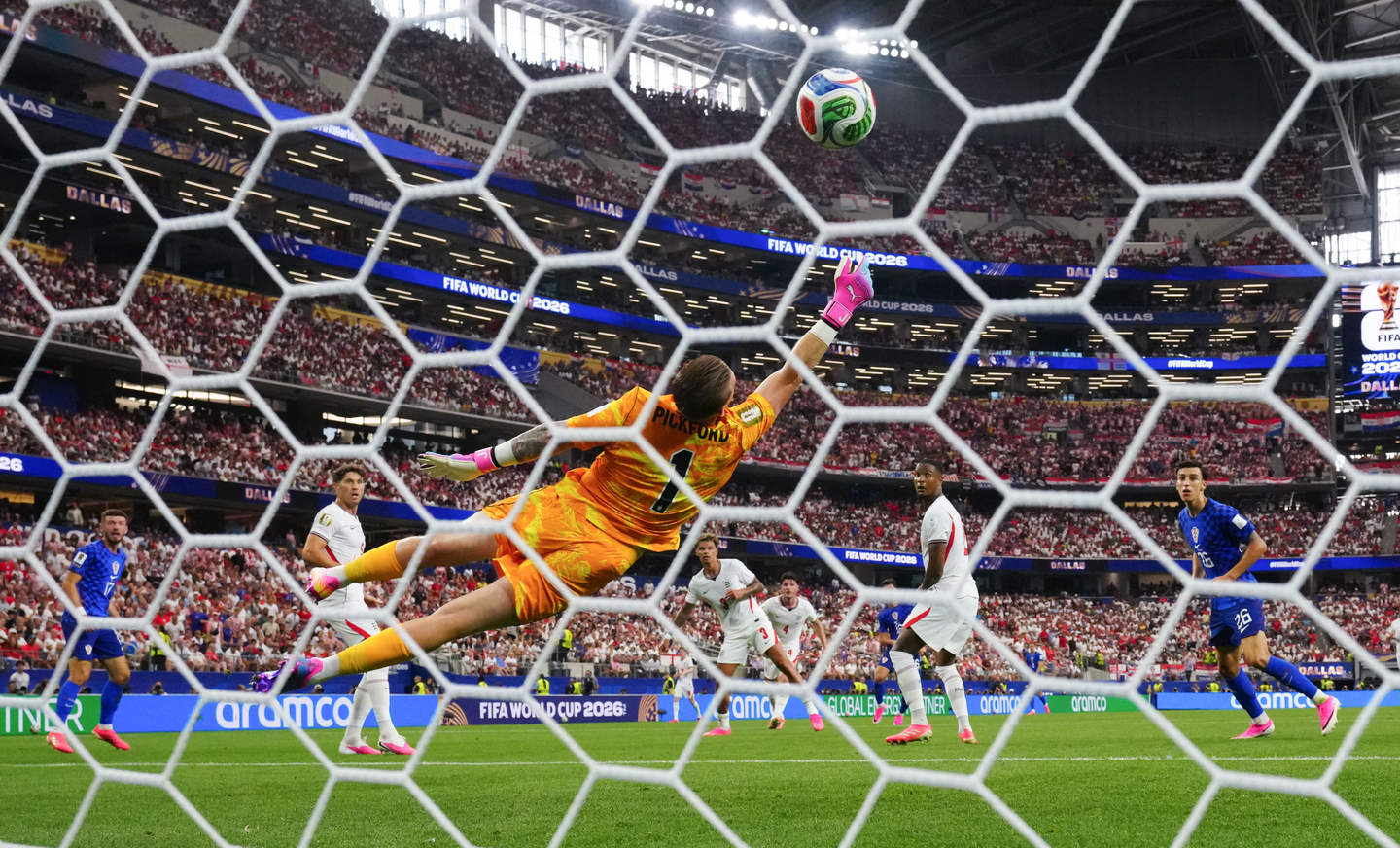 Harry Kane scores twice as England make winning start to World Cup ...