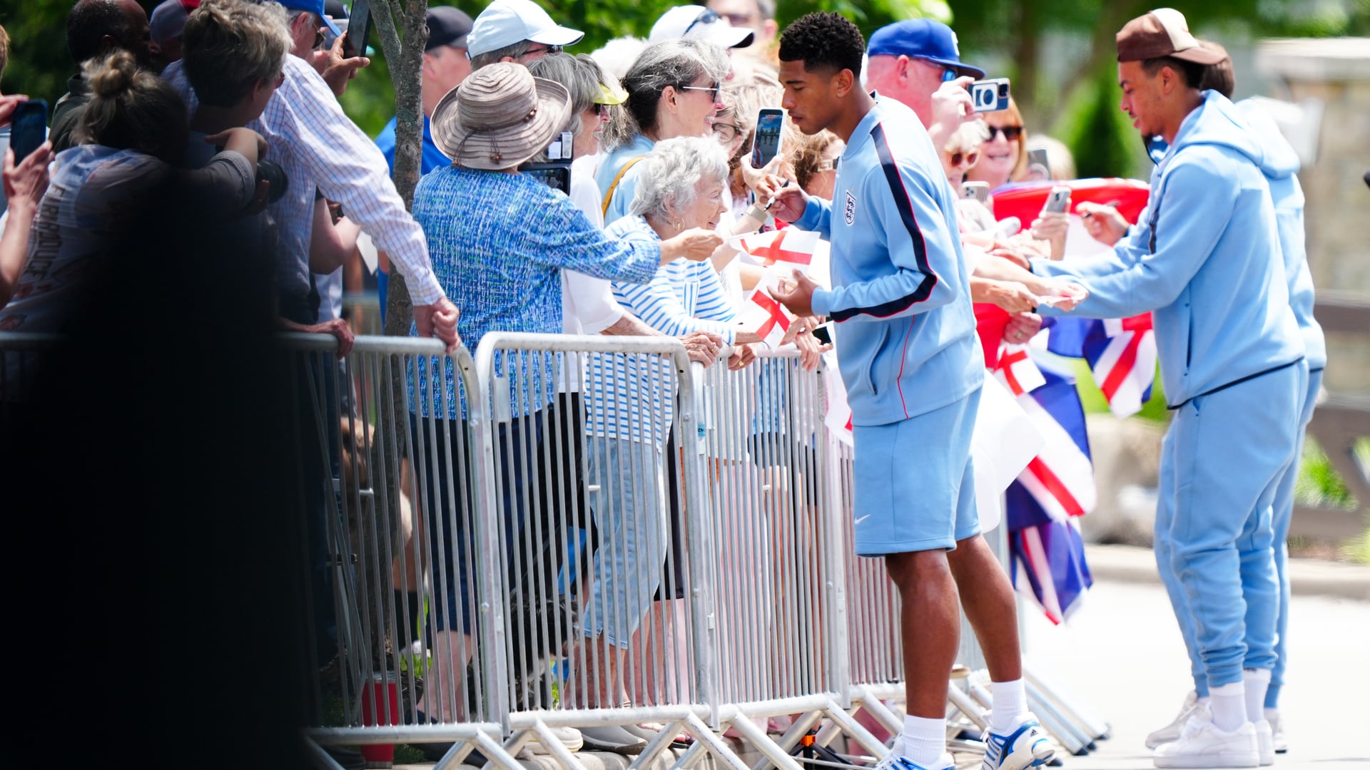England receive warm welcome as they arrive at Kansas City World Cup ...