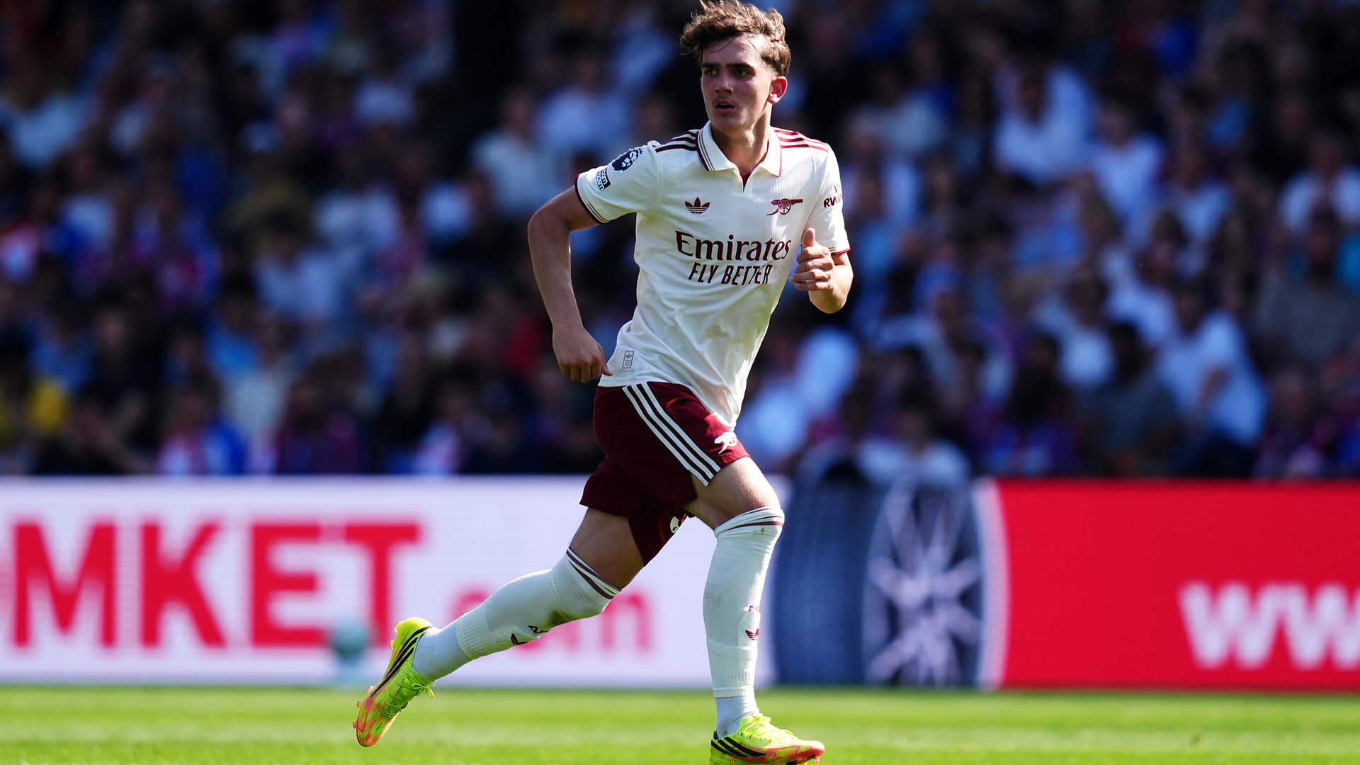 Arsenal complete Premier League-winning campaign with victory at ...